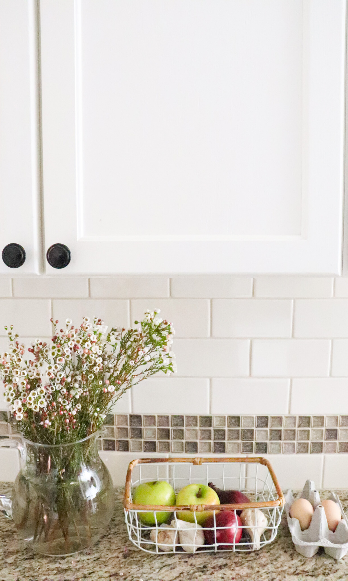 How to Add Spring Touches: SPRING FARMHOUSE KITCHEN TOUR - The Duvall ...