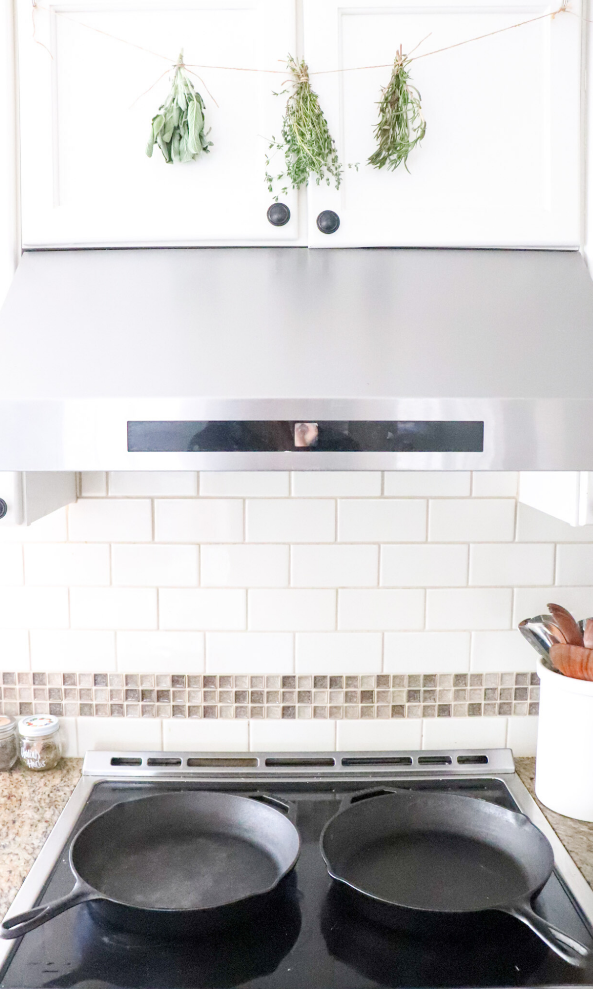 How to Add Spring Touches: SPRING FARMHOUSE KITCHEN TOUR - The Duvall ...