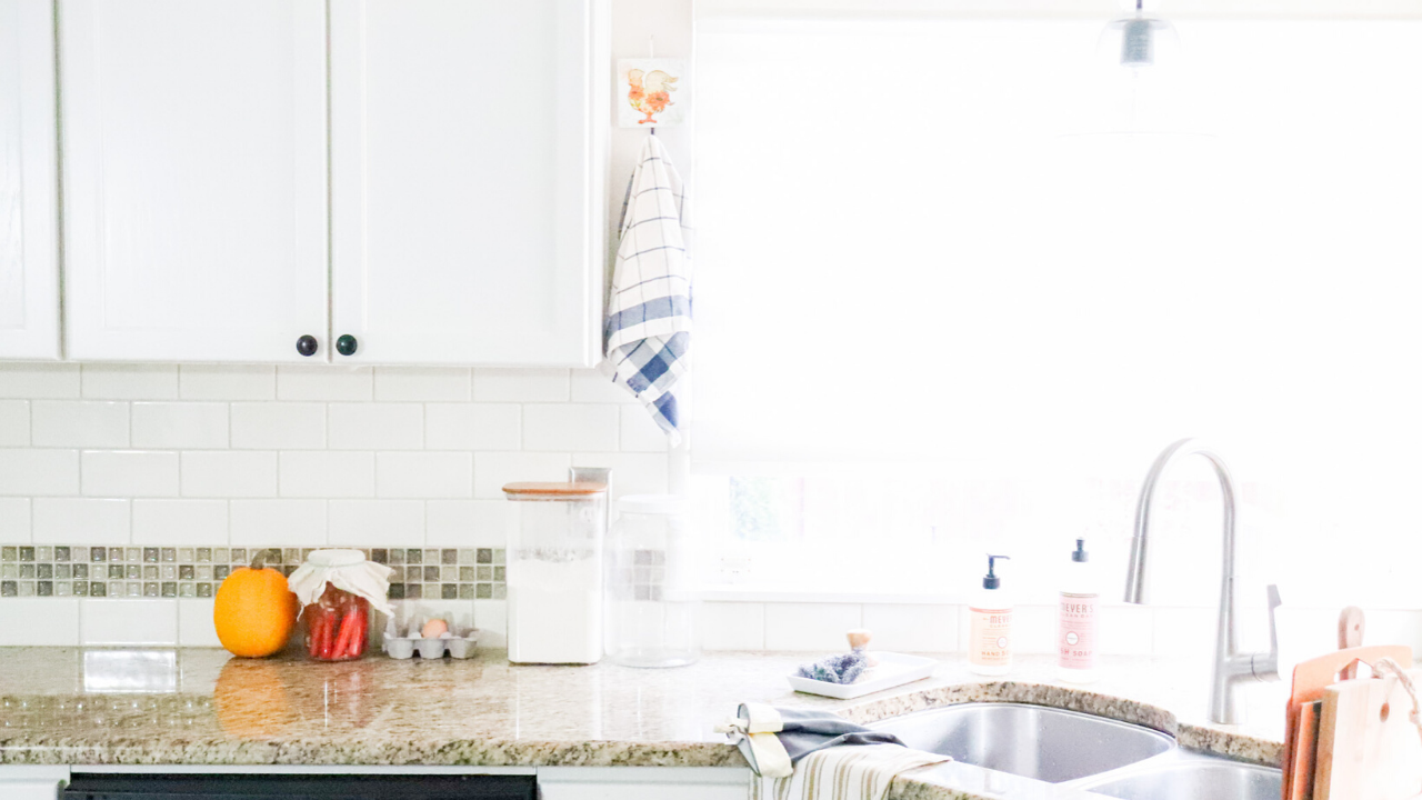 How to Add Spring Touches: SPRING FARMHOUSE KITCHEN TOUR - The Duvall ...