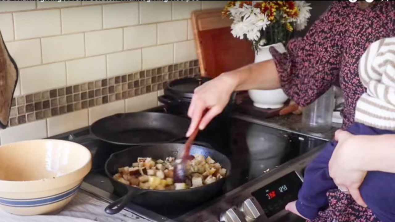 Simple Thanksgiving Dinner Menu From Scratch - The Duvall Homestead